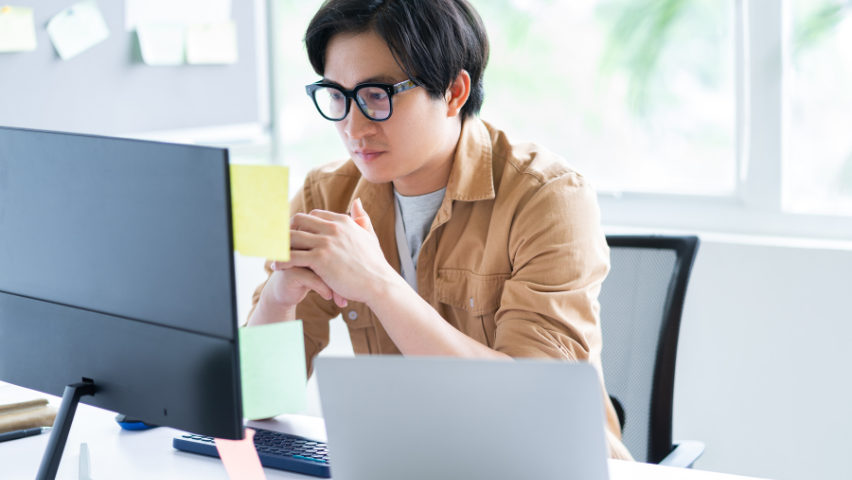 Kenali Bercak Putih di Layar Laptop Kamu! | Telkomsel