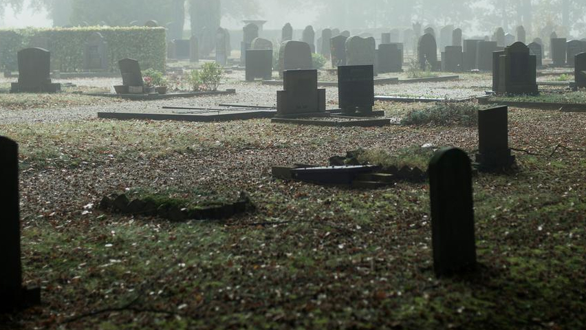 Urutan Baca Doa Ziarah Kubur yang Baik dan Benar | Telkomsel