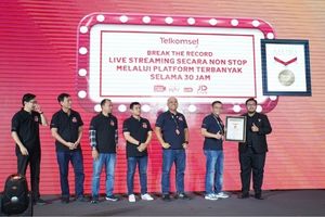 Telkomsel Official Store Raih Penghargaan dari MURI untuk Operator ...